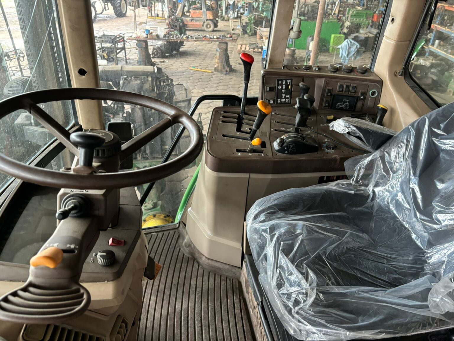 Jonh Deere 6910 - Jovita